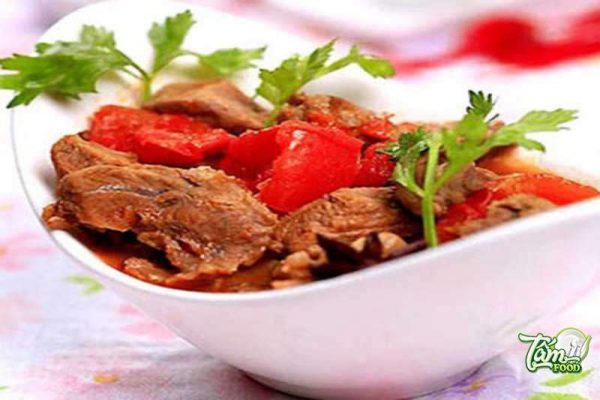 Chào ngày mới với món thịt bò hầm cà chua - Nhà Tấm Food